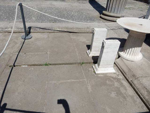 IX.14.4 Pompeii. July 2017. Items on south side of impluvium.Foto ...